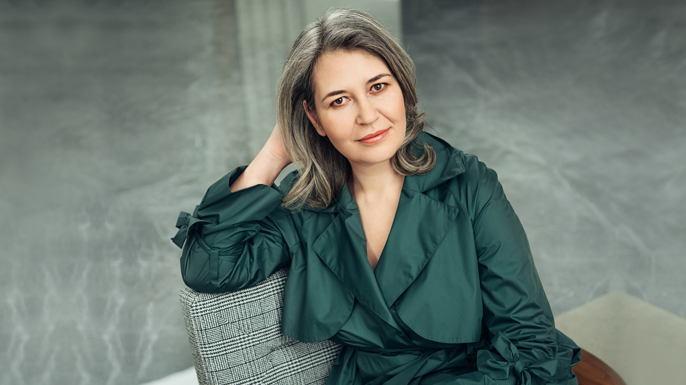 (18+) Aktrise Lelde Dreimane – kaila un lojāla — Santa