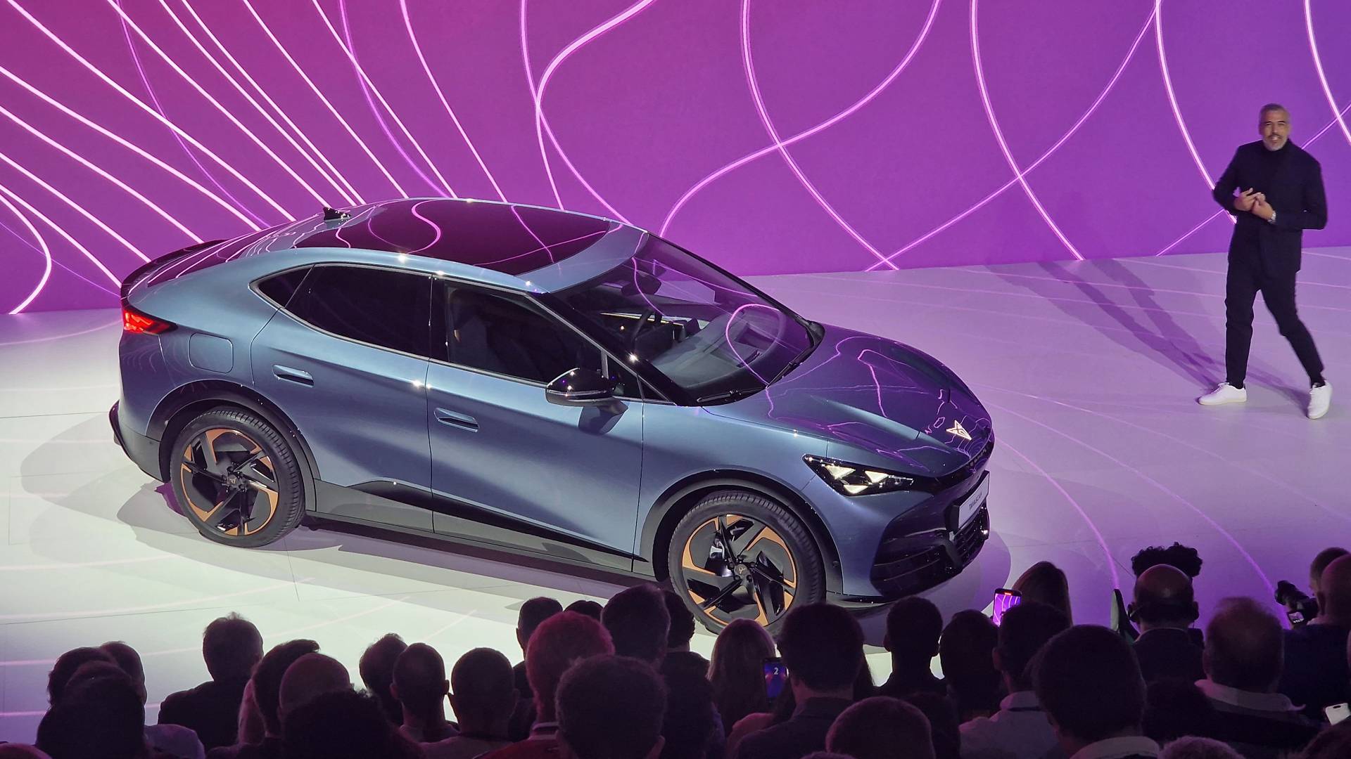 FOTO: Dodamies uz «Cupra Tavascan» pasaules pirmizrādi Berlīnē — Santa