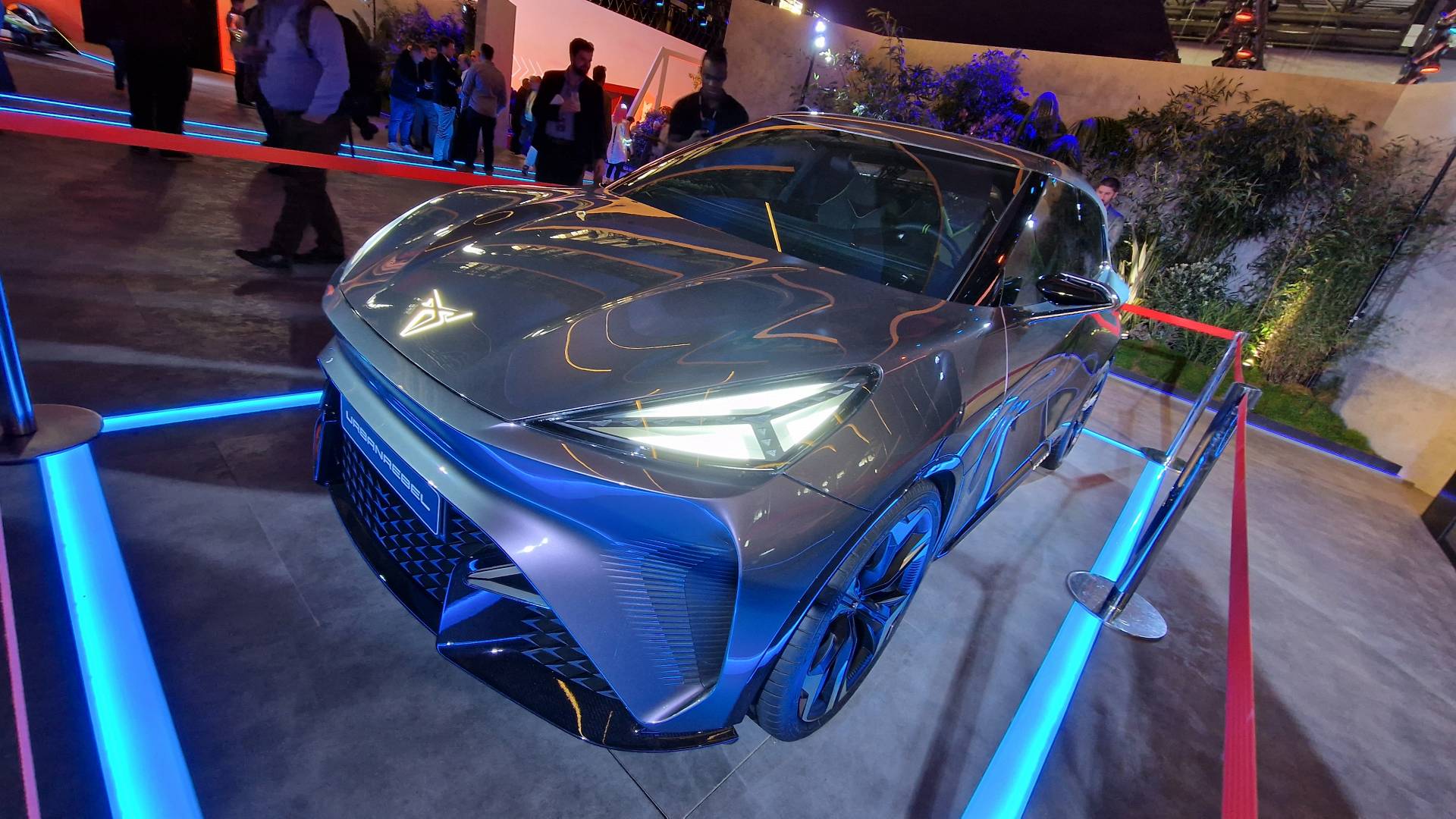 FOTO: Dodamies uz «Cupra Tavascan» pasaules pirmizrādi Berlīnē — Santa