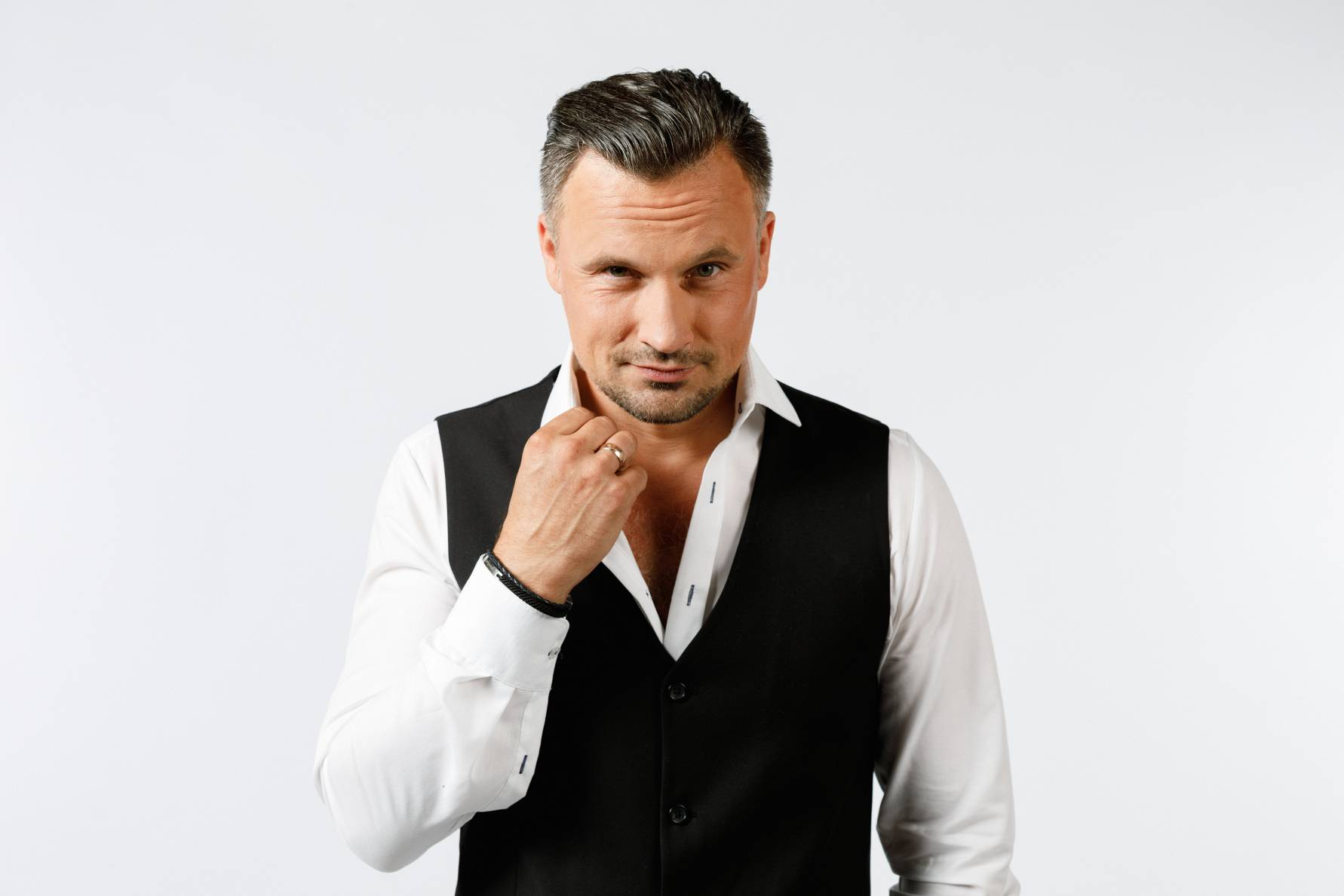 Šarmantais Andris Bulis pievienojas TV raidījumam, uz atklātām sarunām ...